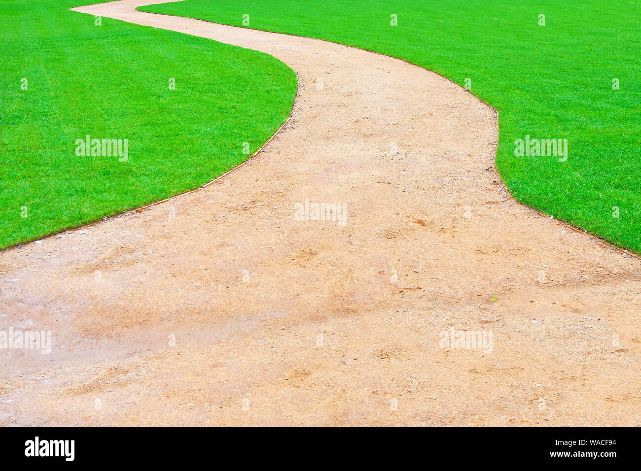 Green park path way in vanishing perspective Stock Photo - Alamy