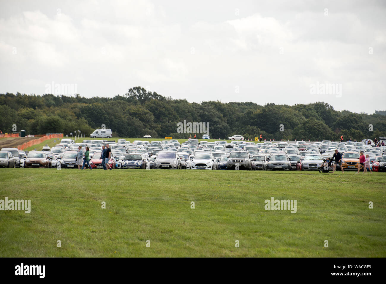 Car parking on grass hi-res stock photography and images - Alamy