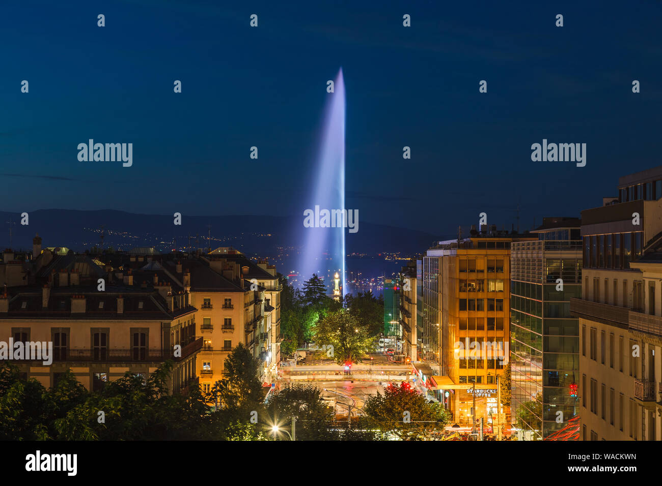 Illuminated Geneva Water Fountain (Jet d'Eau) - the city's most famous ...