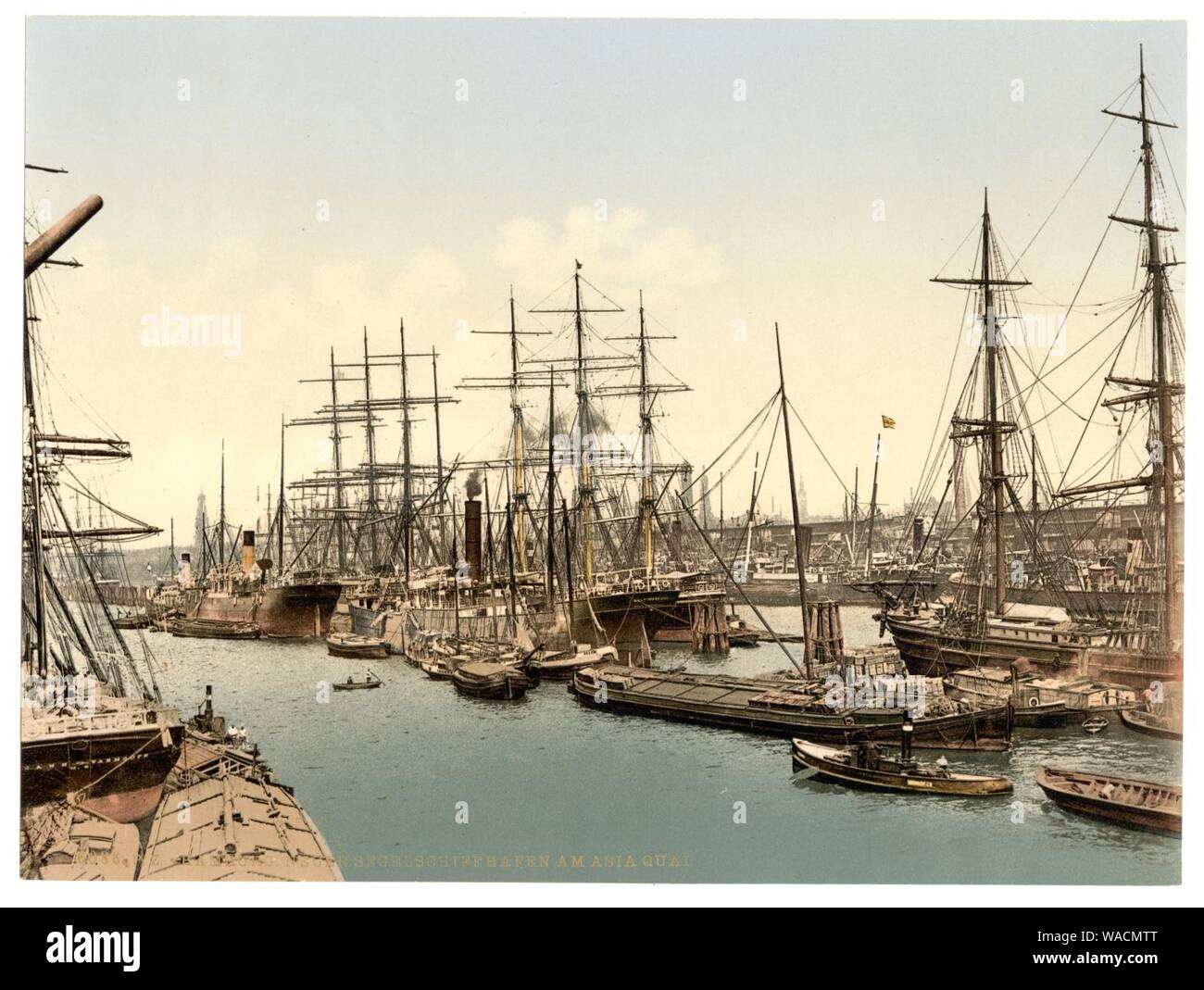 Docks and shipping, Hamburg, Germany Stock Photo - Alamy