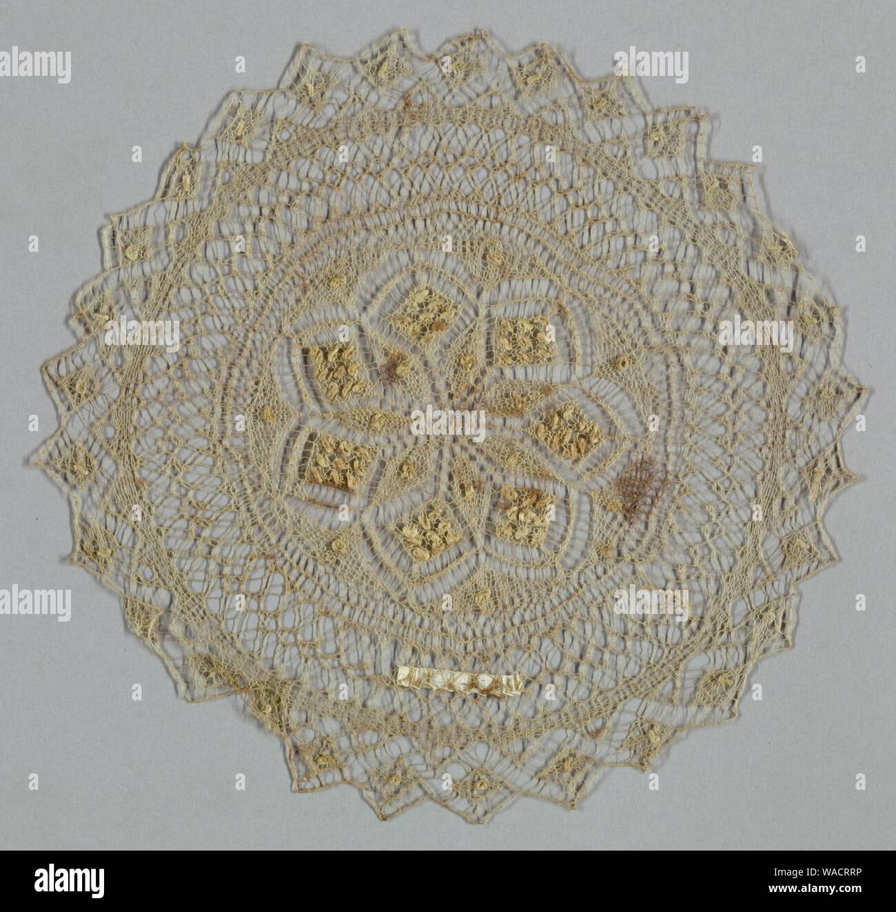 Vintage doilies hi-res stock photography and images - Alamy