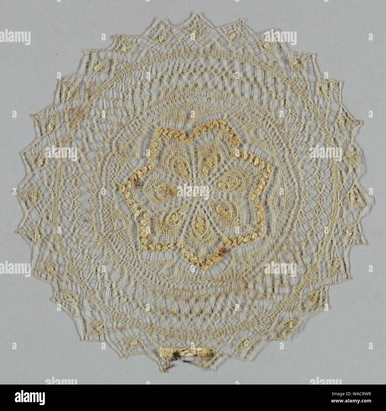 Vintage doilies hi-res stock photography and images - Alamy