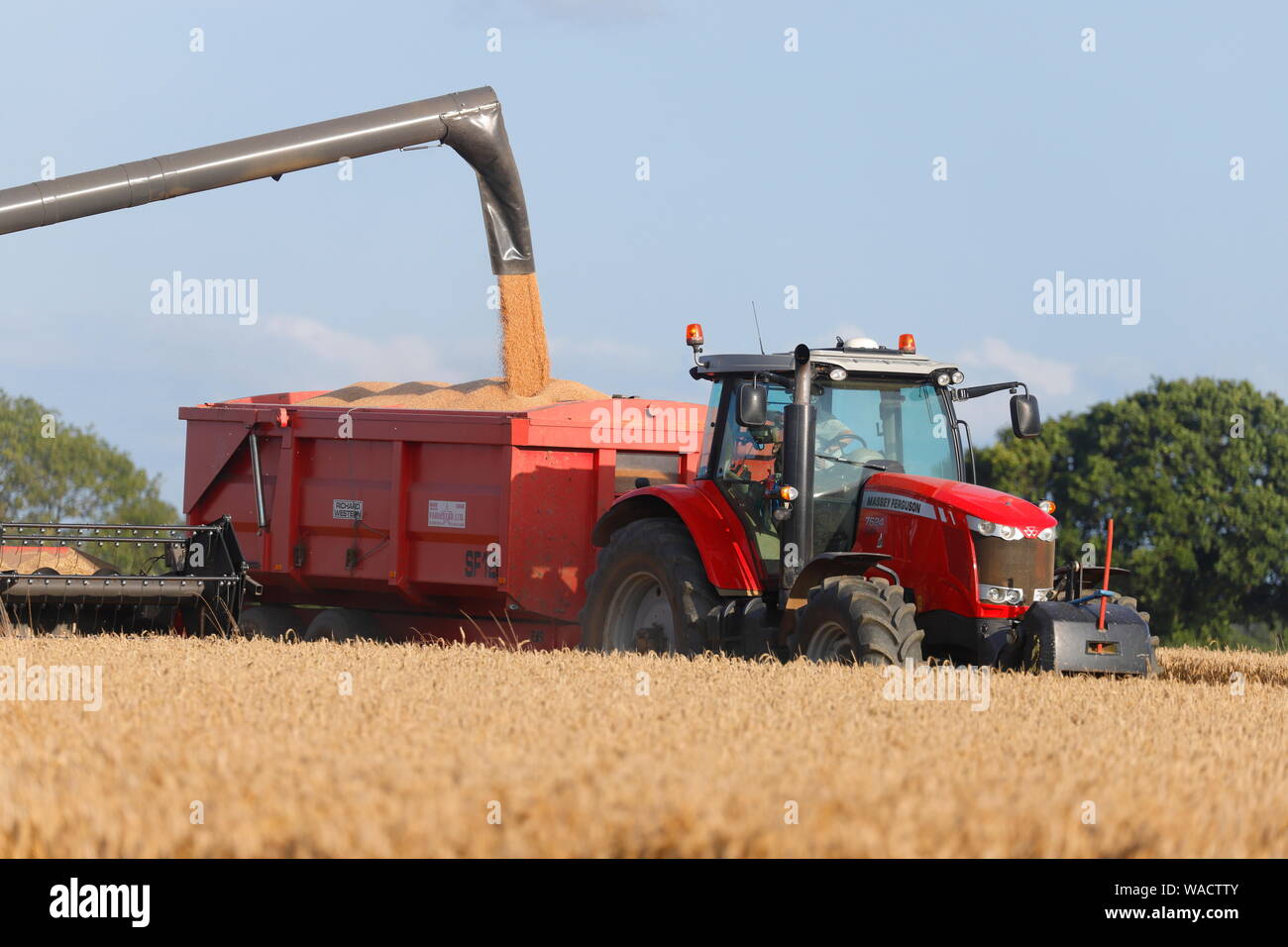 Massey 7624 hi-res stock photography and images - Alamy