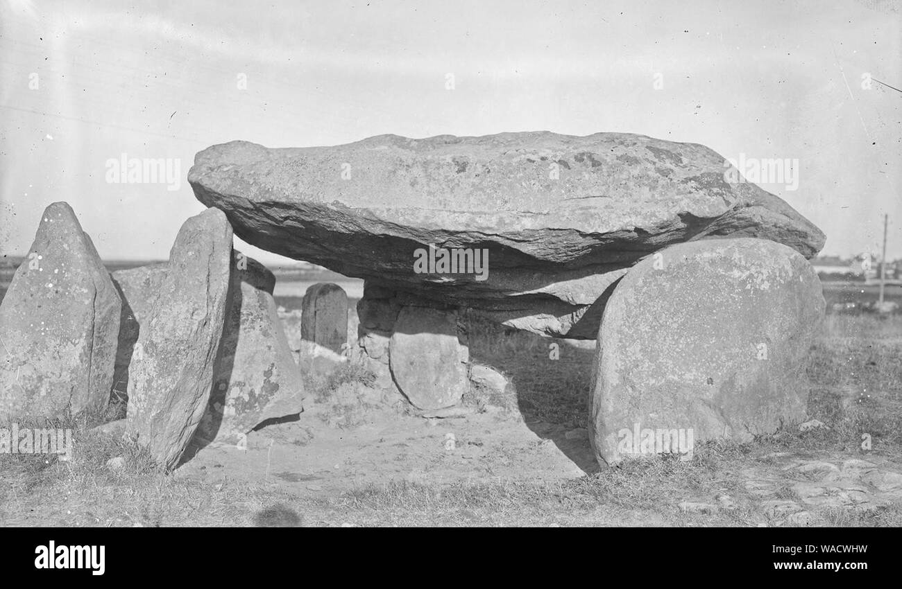 Dolmen de Kervat 1921 Stock Photo - Alamy