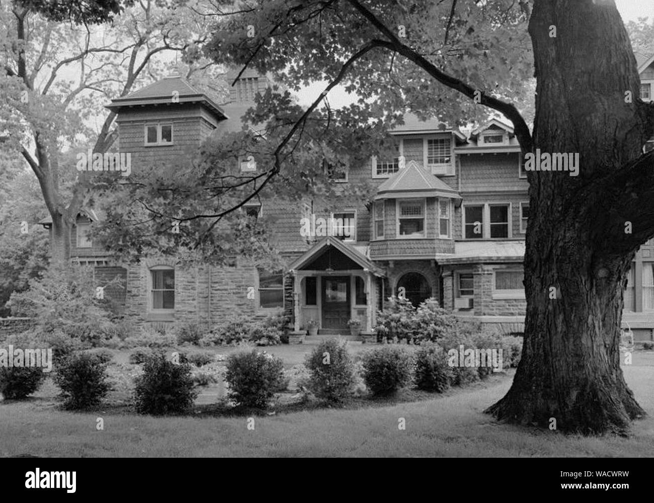 Dolobran facade HABS 1990 (cropped Stock Photo - Alamy