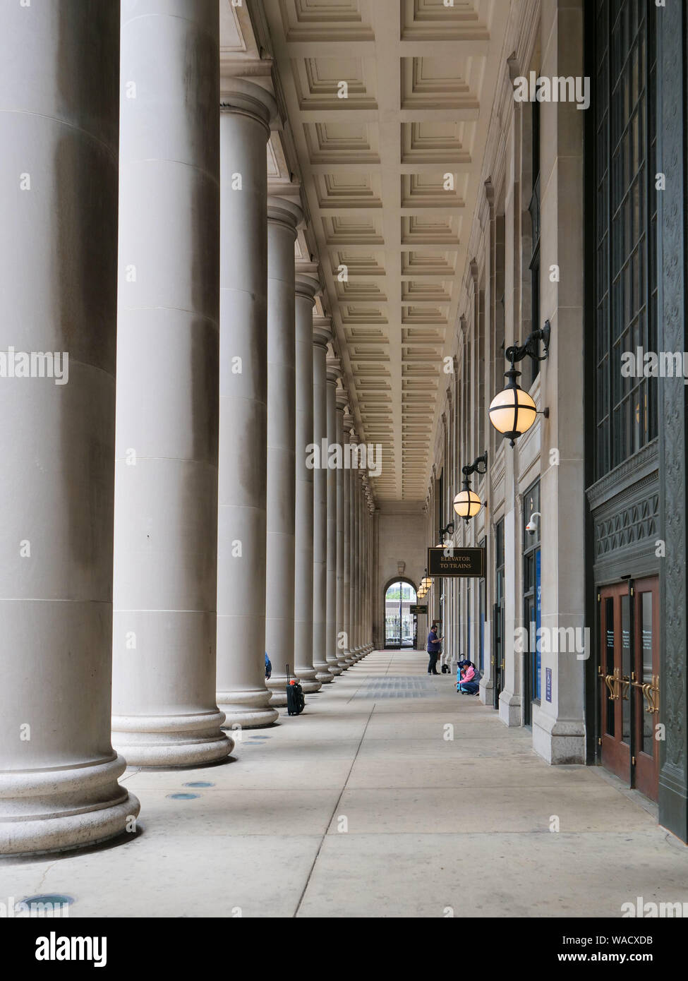Union Station Chicago entrance collonade Stock Photo - Alamy