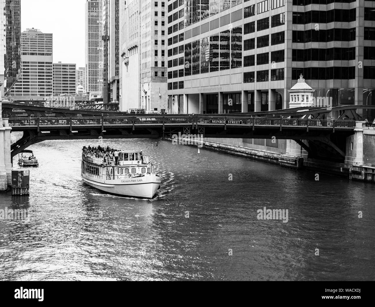 Tour boat passing under Monroe Street Bridge, Chicago River Stock Photo ...