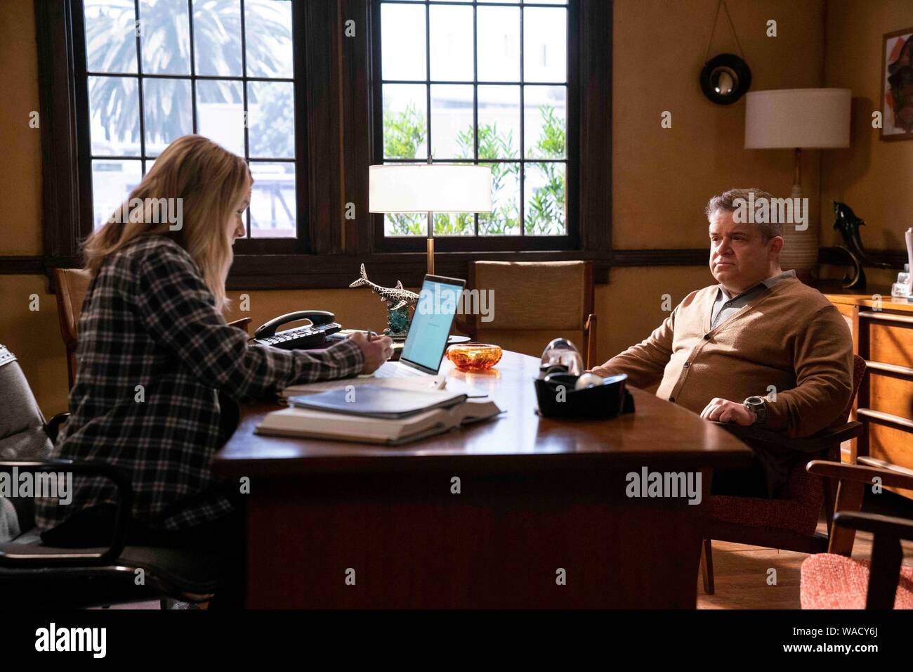 VERONICA MARS, from left: Kristen Bell, Oswalt Patton in 'Entering a ...