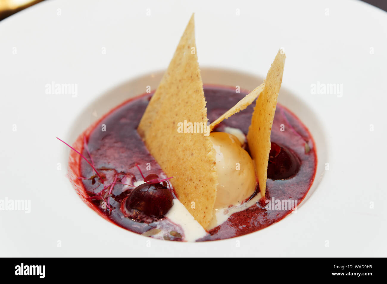 Flambe dessert hi-res stock photography and images - Alamy
