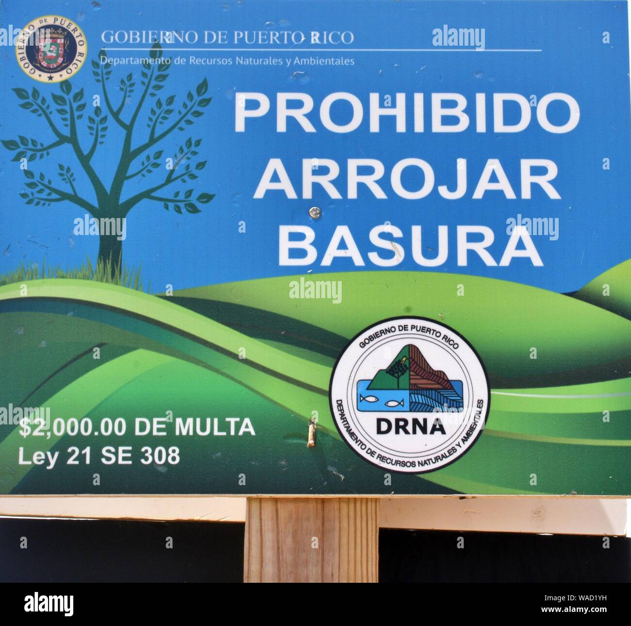 Puerto rico beach trash hi-res stock photography and images - Alamy