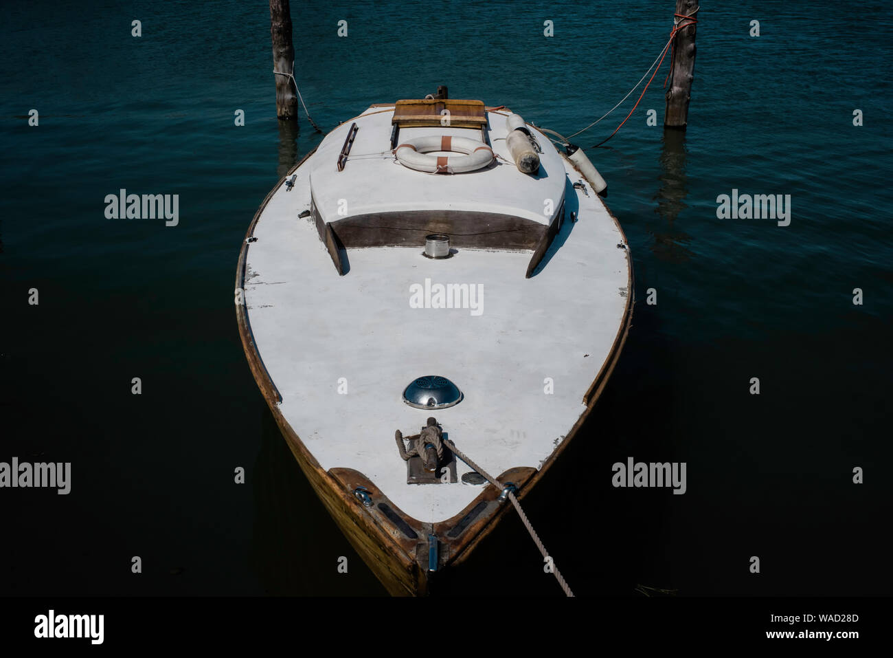 White rowing boat blue water hi-res stock photography and images - Alamy