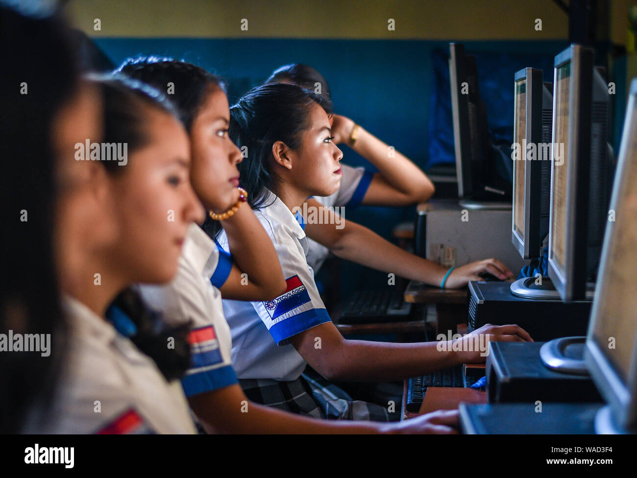 Hispanic female computers technology hi-res stock photography and ...