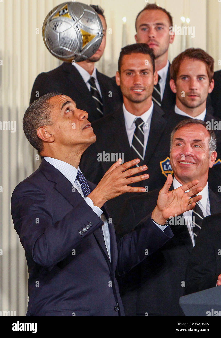 President obama playing soccer hi-res stock photography and images - Alamy