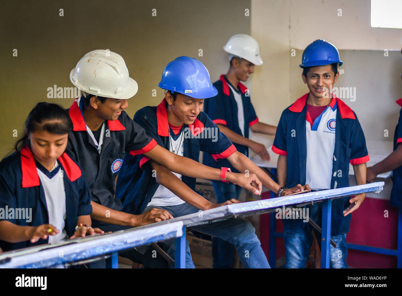 Guatemalan girl working hi-res stock photography and images - Alamy