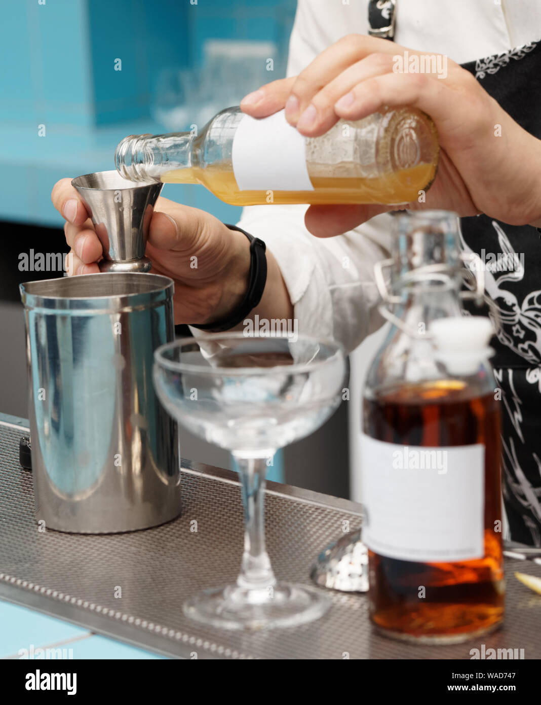 Mixing and pouring a cocktail hi-res stock photography and images - Alamy