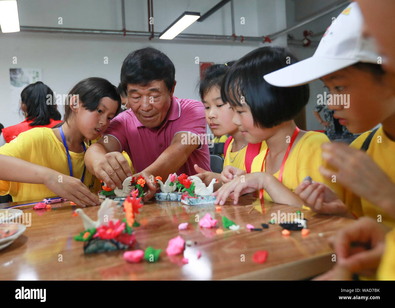 Overseas Chinese teenagers of ‘Root-seeking in China Summer Camp ...