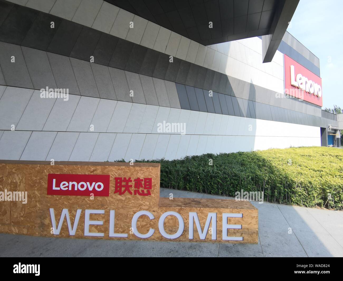 Lenovo laptop hi-res stock photography and images - Alamy