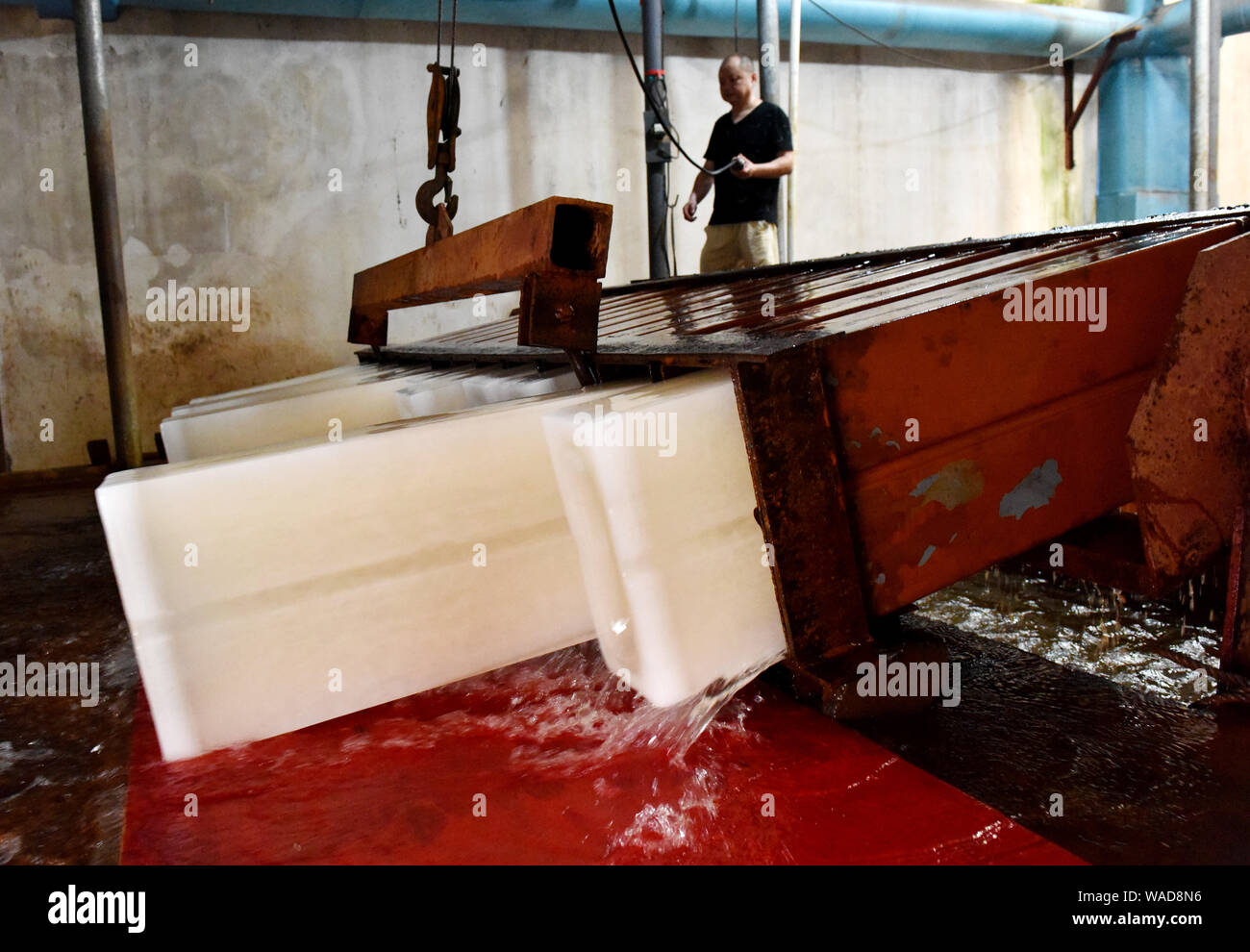 Ice factory workers hi-res stock photography and images - Alamy