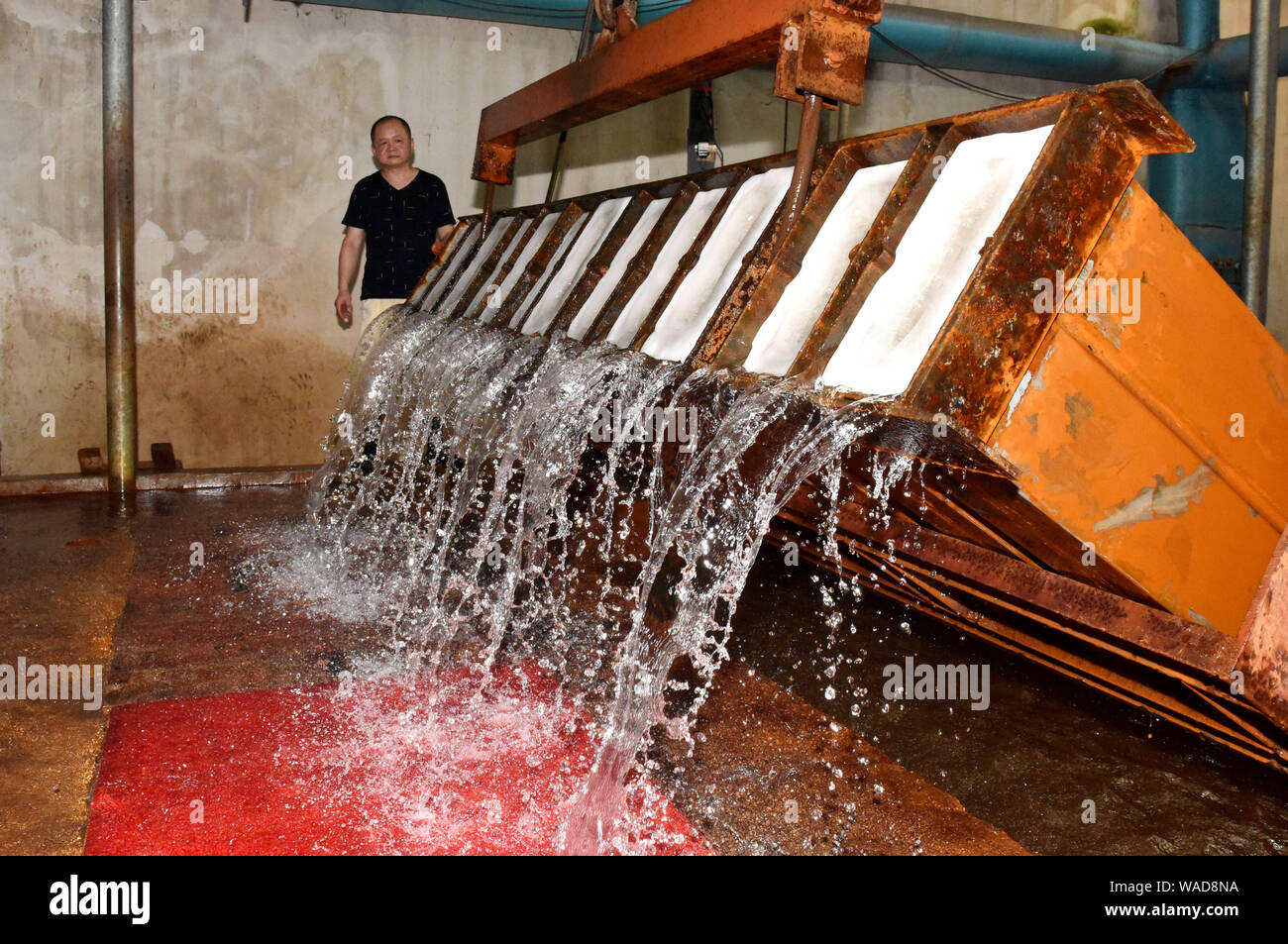 Ice factory workers hi-res stock photography and images - Alamy