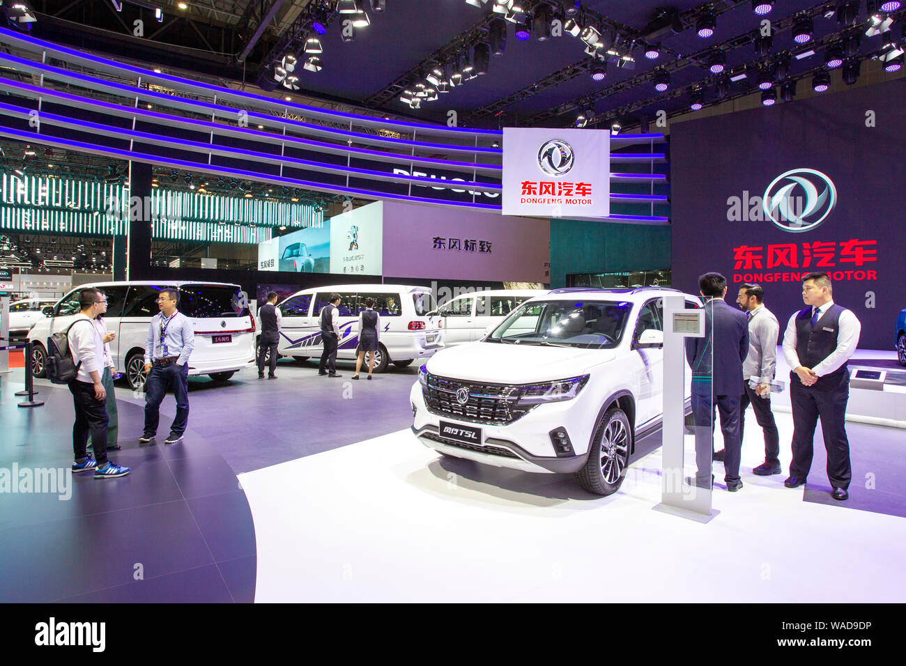 --FILE--People visit the stand of Dongfeng Motor Corporation (DFM ...