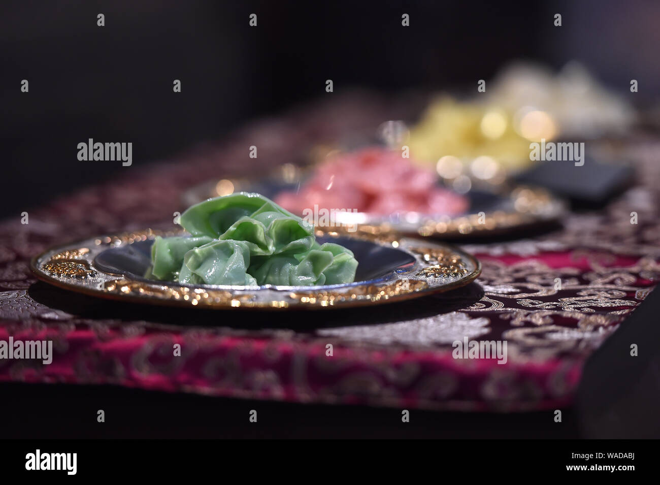 Royal dishes hi-res stock photography and images - Alamy