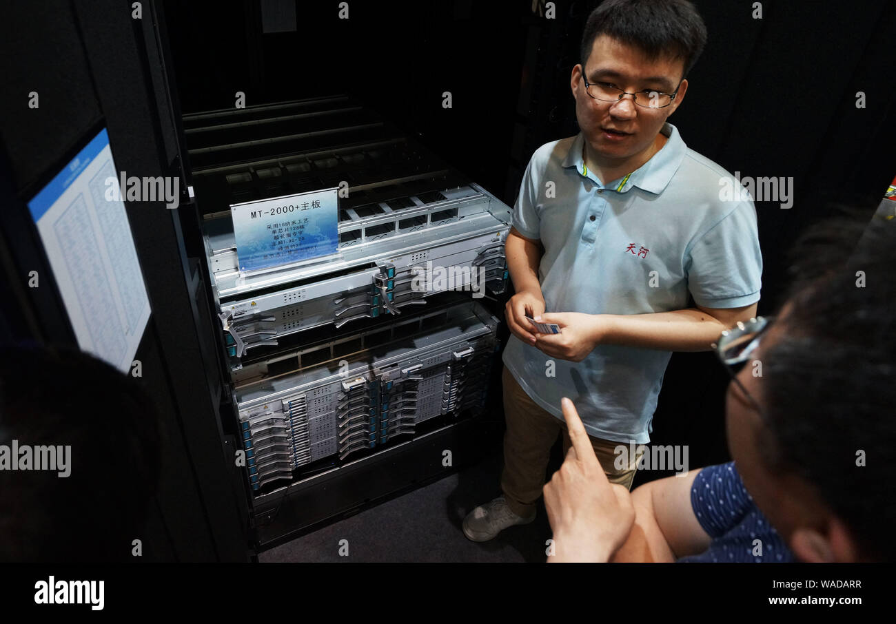 --FILE--Visitors view China's new-generation exascale supercomputer ...