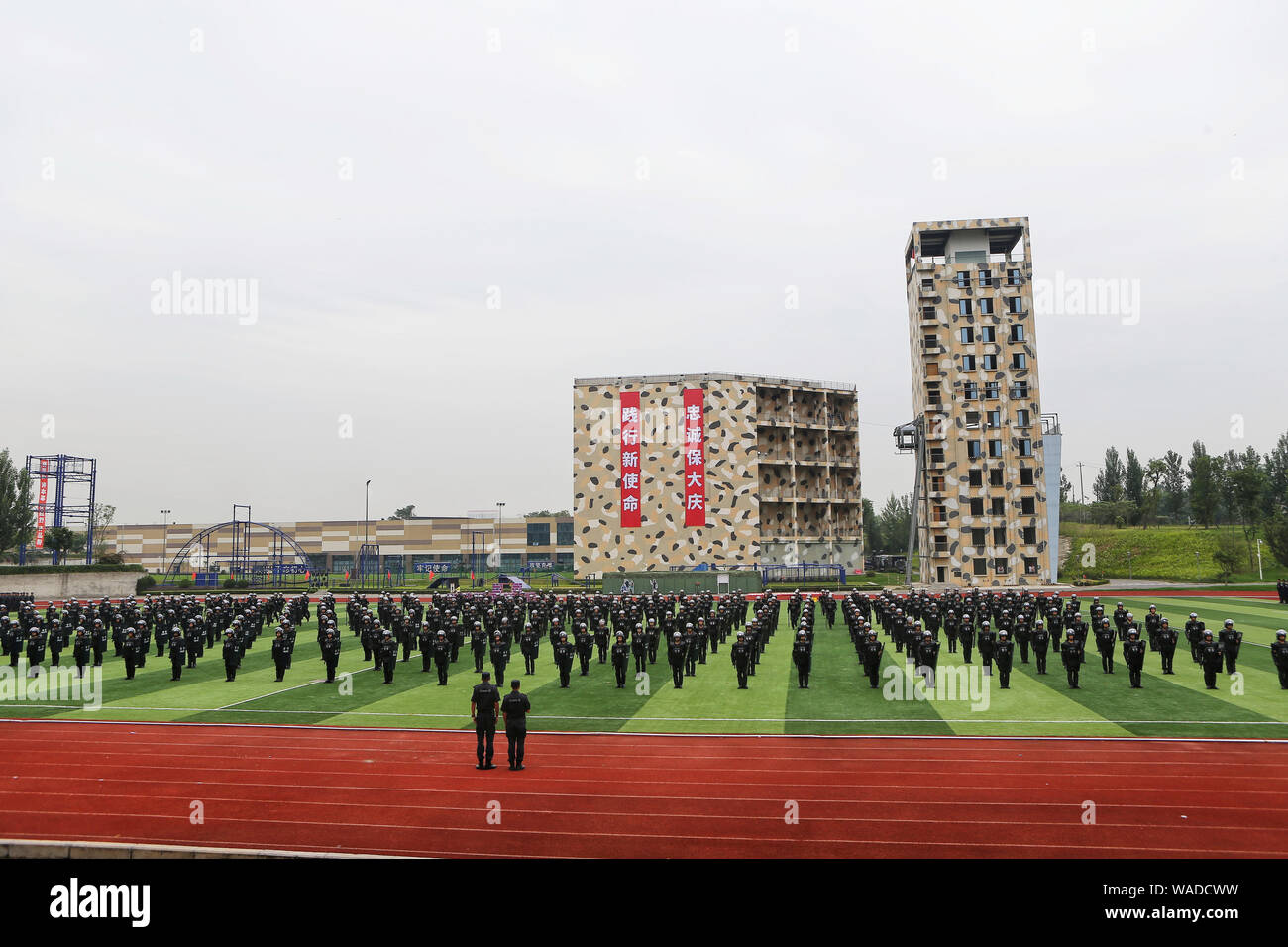 Chengdu china police officers hi-res stock photography and images - Alamy