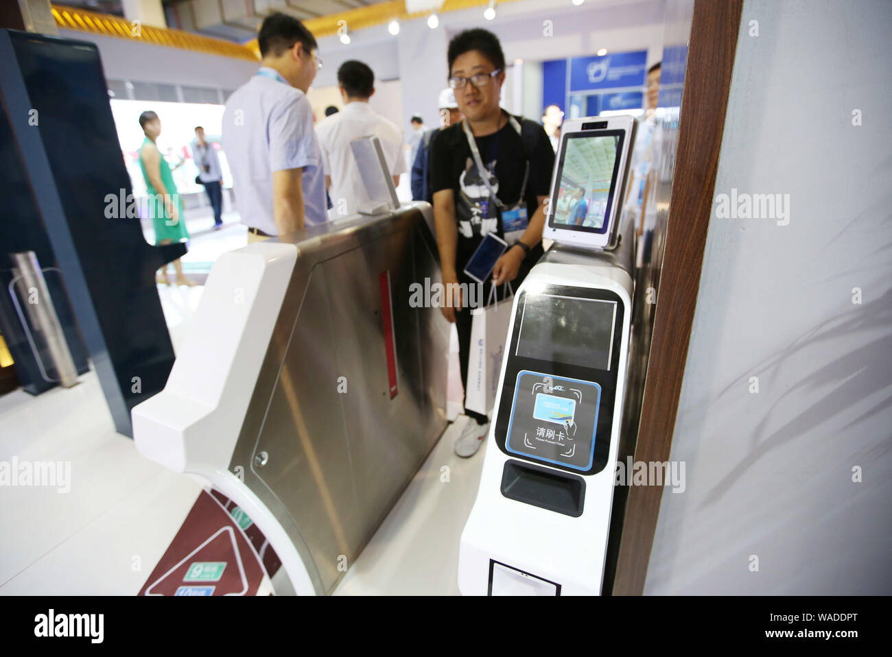 Visitors experience advanced technologies of Chinese metro at ...