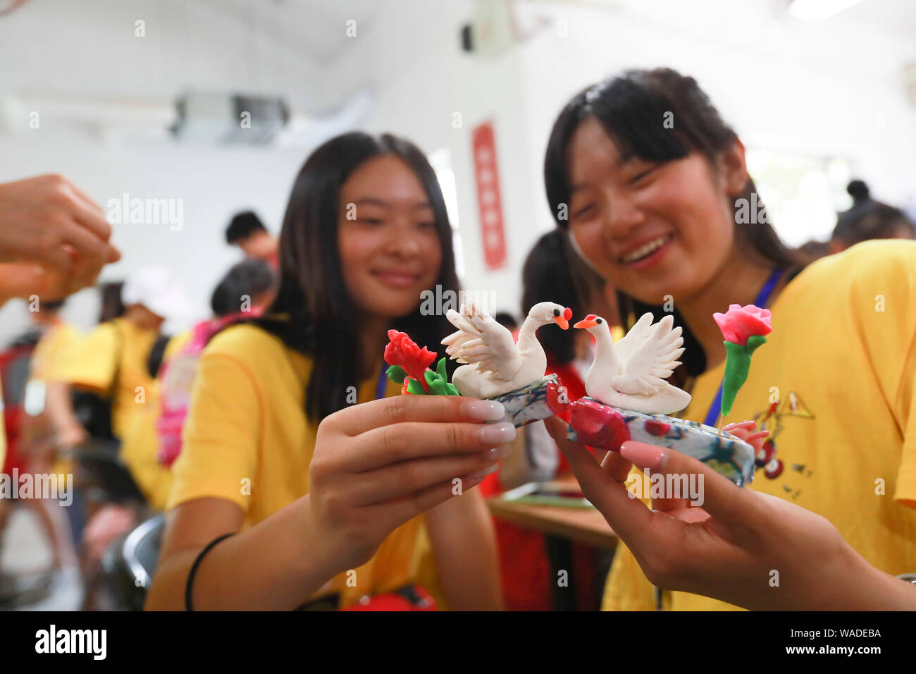 Overseas Chinese teenagers of ‘Root-seeking in China Summer Camp ...
