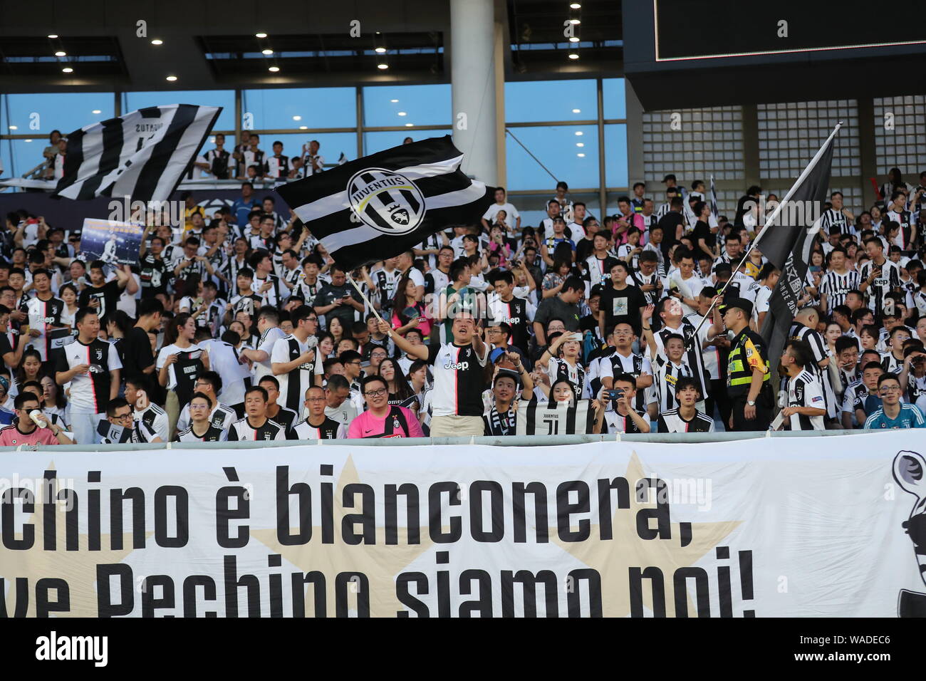 Juventus fans hi-res stock photography and images - Alamy