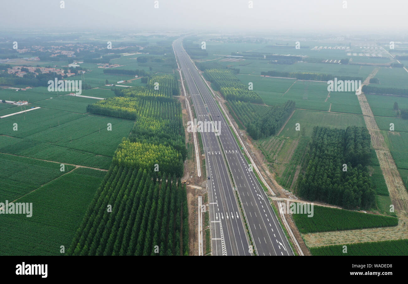 Eight lane expressway hi-res stock photography and images - Alamy