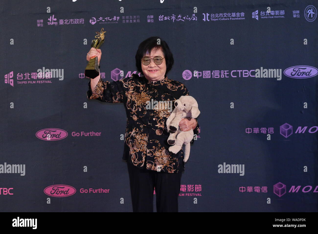 Taiwanese actress Yin-Shang poses with her trophy after winning Best ...