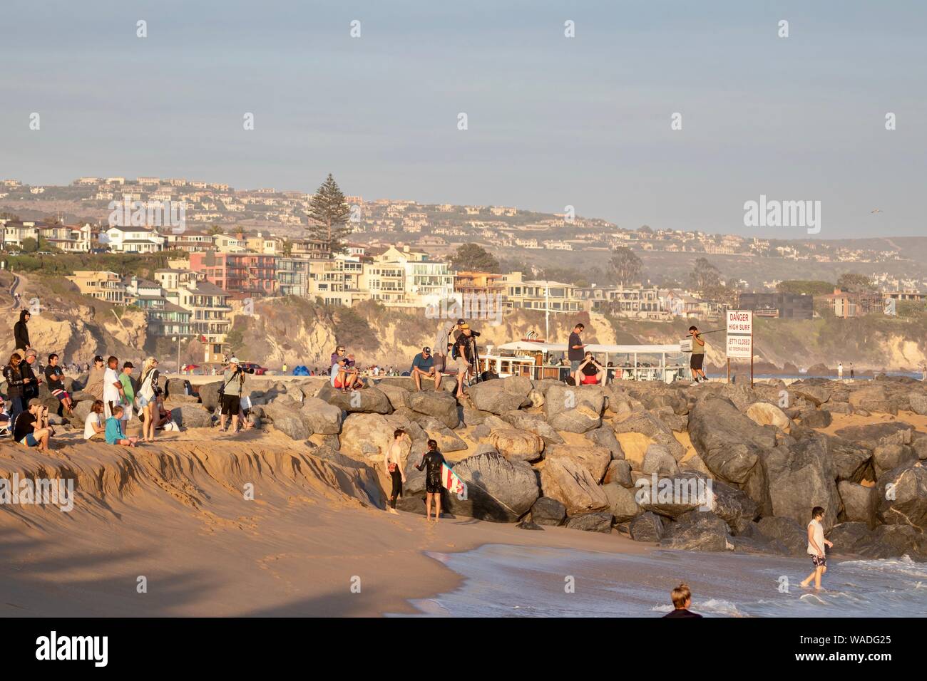Spectators at The Wedge in Newport Beach, California watching people ...