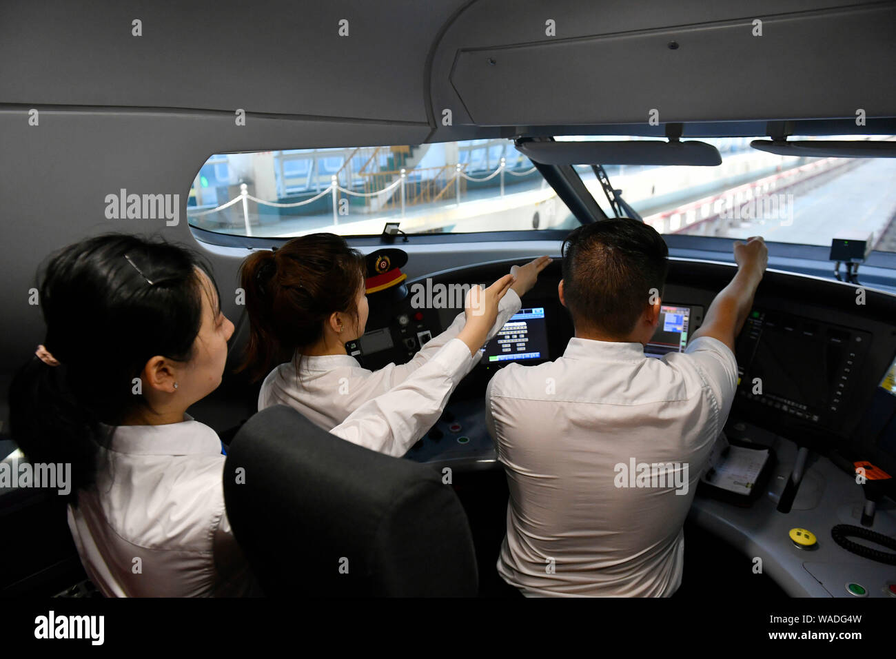Two chinese female trainee hi-res stock photography and images - Alamy