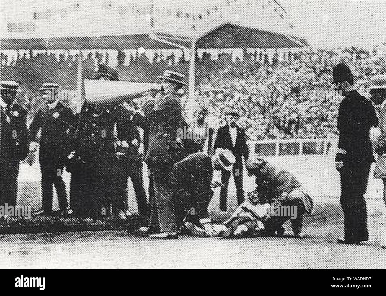 Dorando Pietri après son arrivée au marathon des JO de Londres en 1908 ...