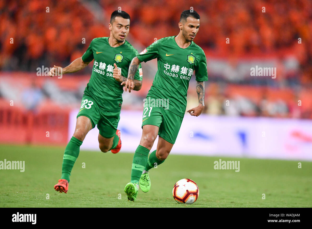 Spanish football player Jonathan Viera, right, of Beijing Sinobo Guoan ...