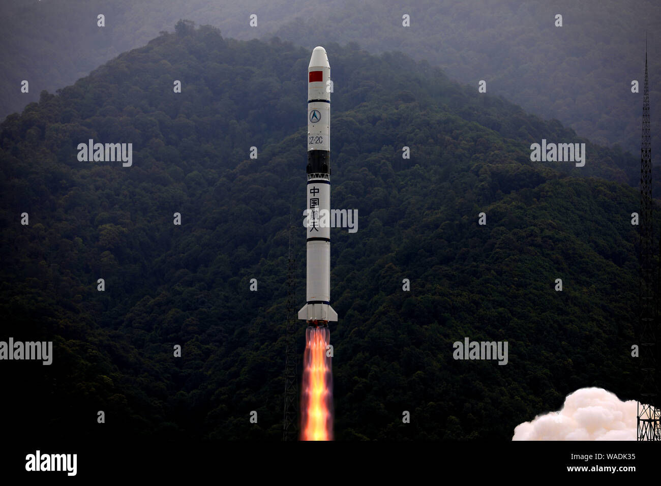 Chang zheng rocket hi-res stock photography and images - Alamy