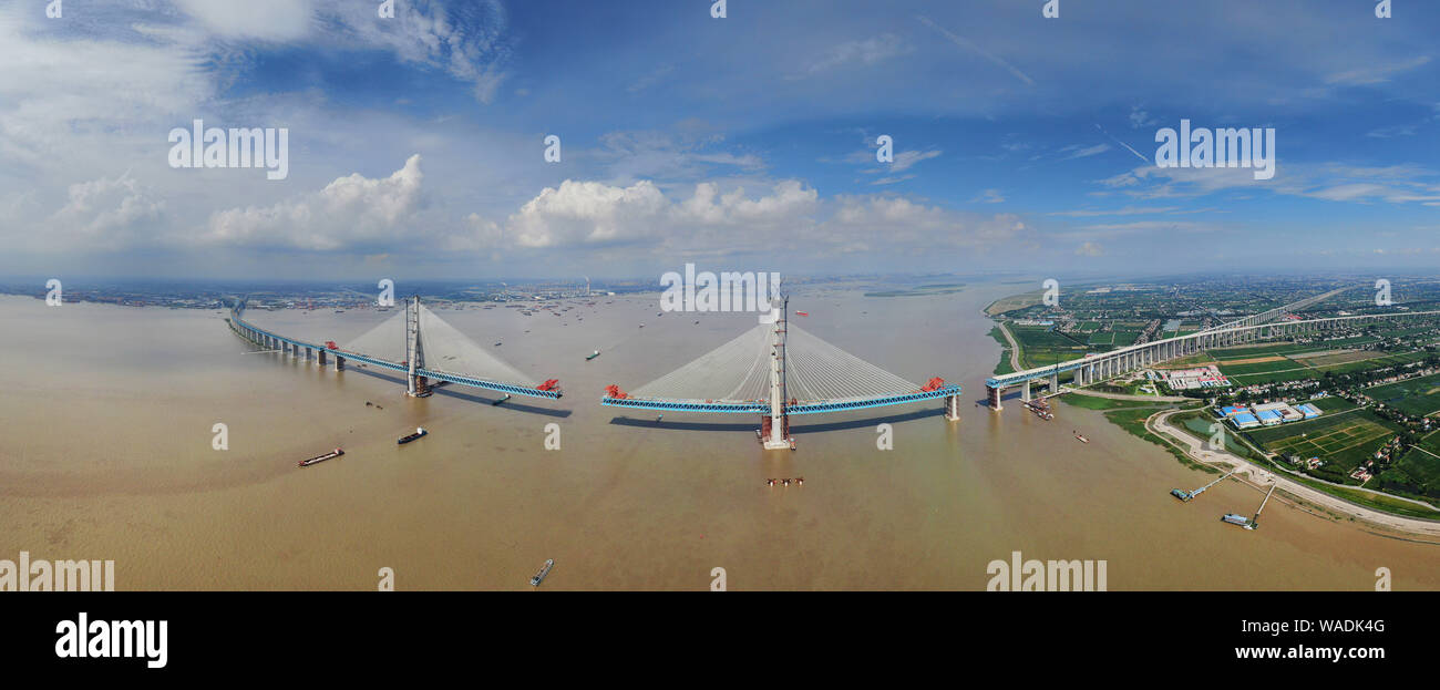 The world's longest cable-stayed bridge, the Hutong (Shanghai-Nantong ...