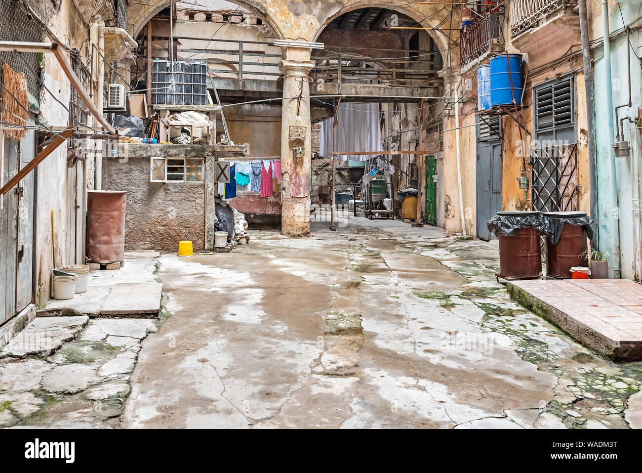 Poor housing caribbean hi-res stock photography and images - Alamy