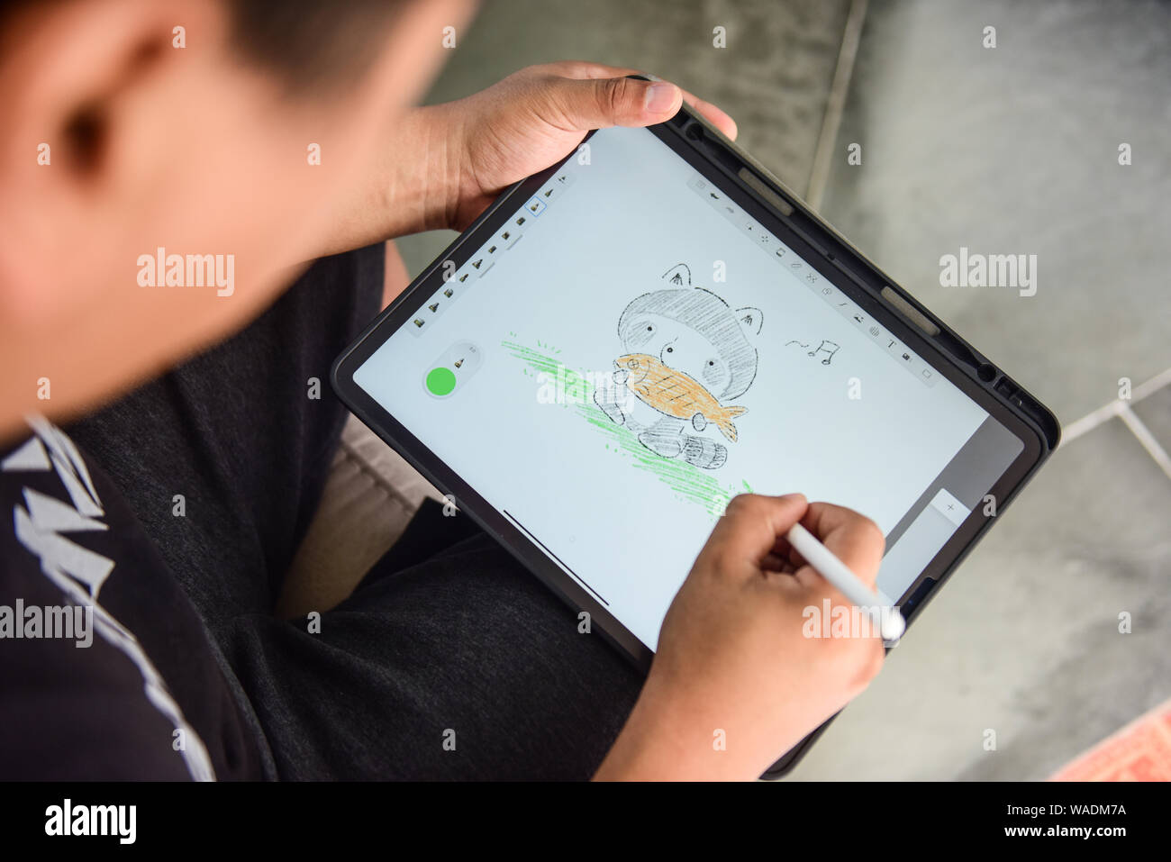Chinese cartoonist Cheng Peng creates comics starring his daughter to ...