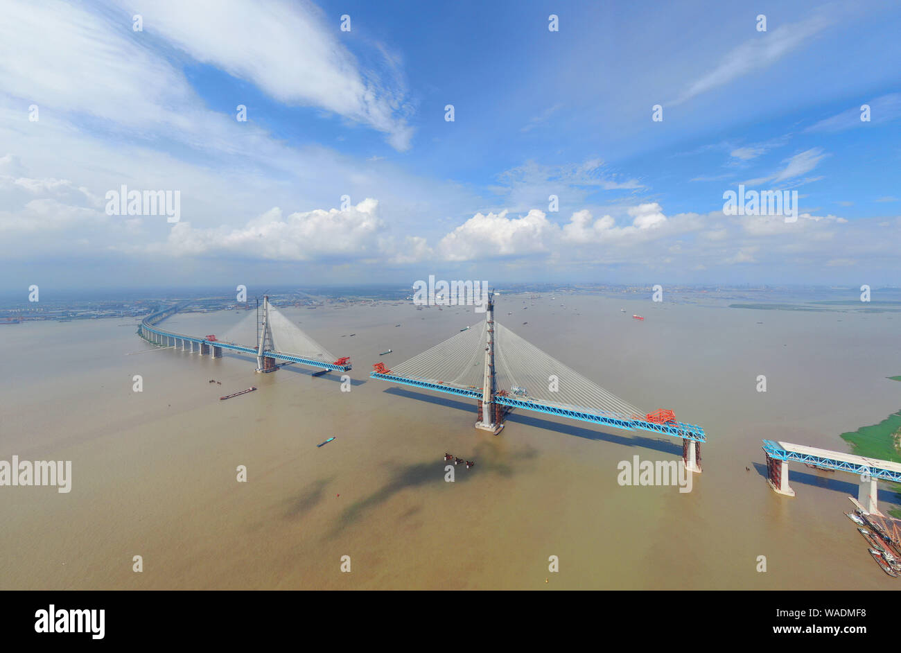 The world's longest cable-stayed bridge, the Hutong (Shanghai-Nantong ...