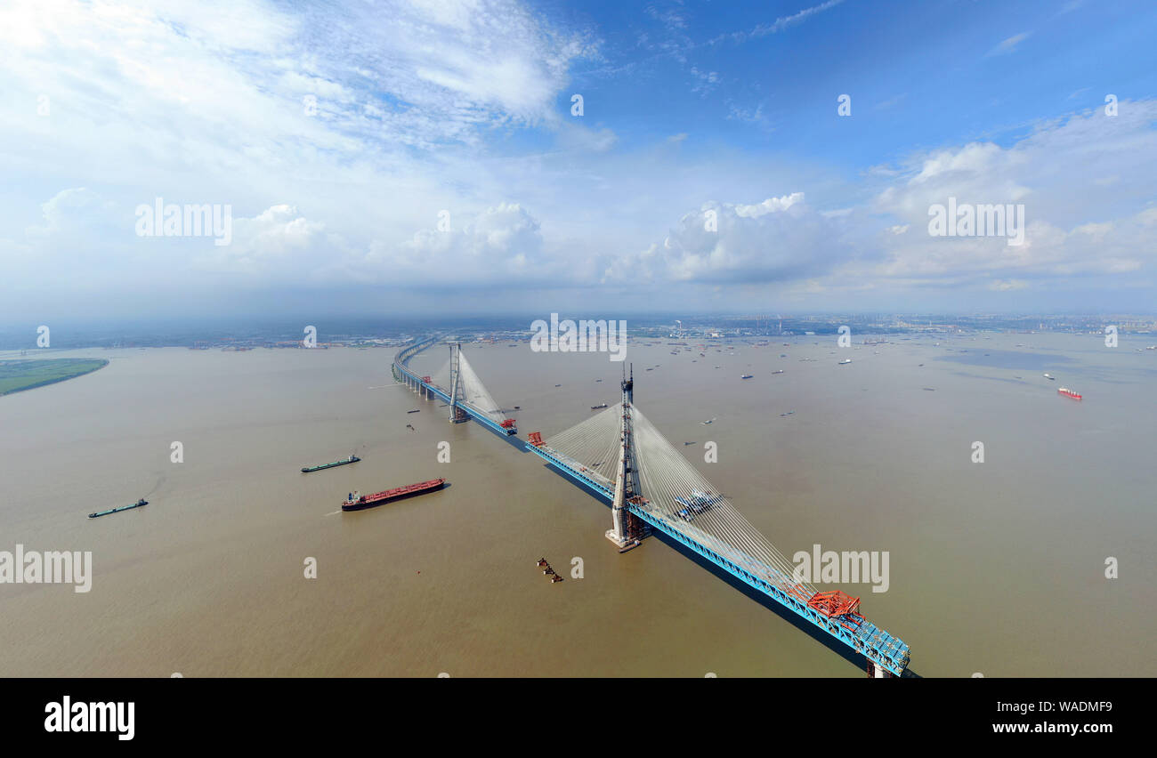 The world's longest cable-stayed bridge, the Hutong (Shanghai-Nantong ...