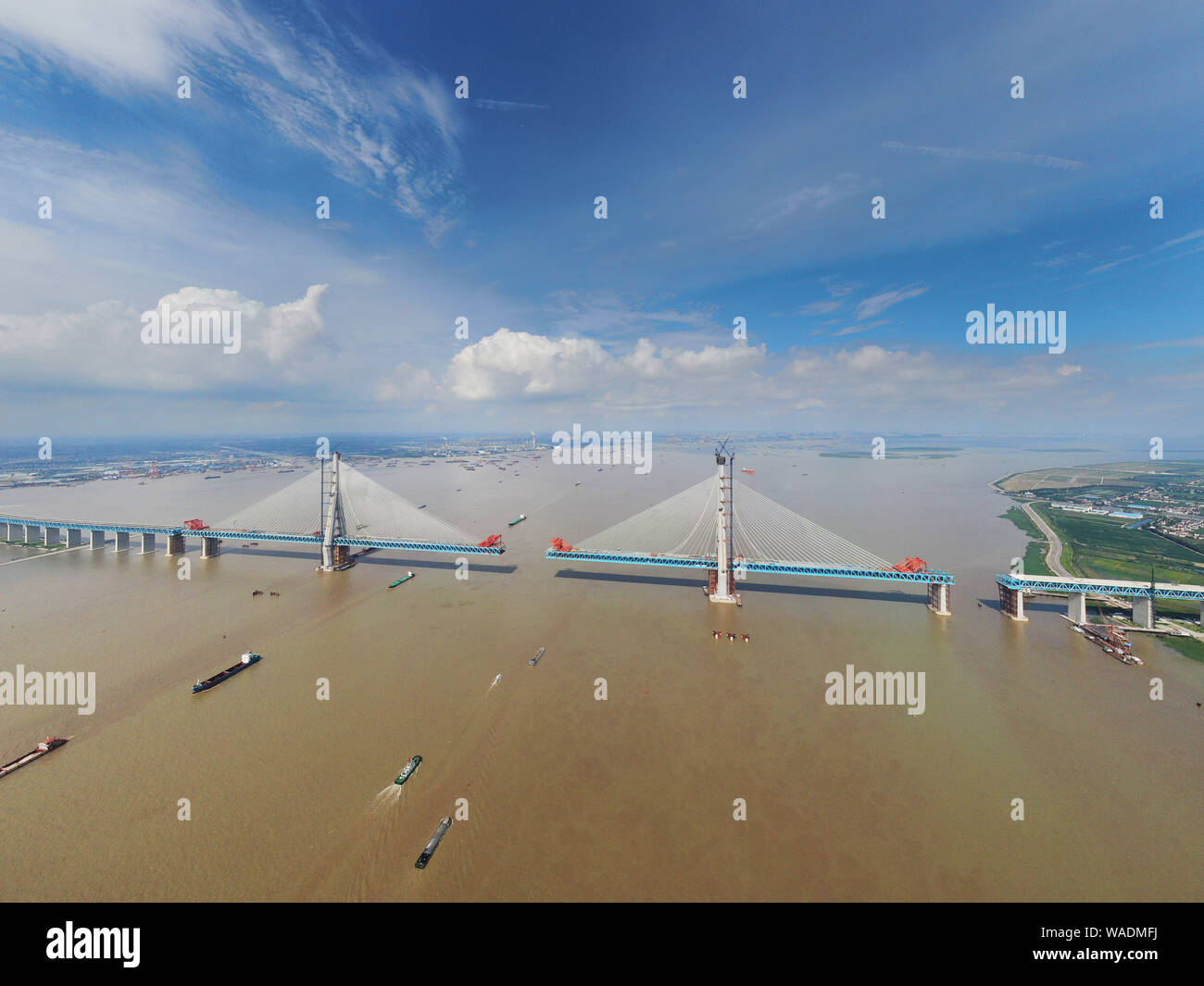 The world's longest cable-stayed bridge, the Hutong (Shanghai-Nantong ...