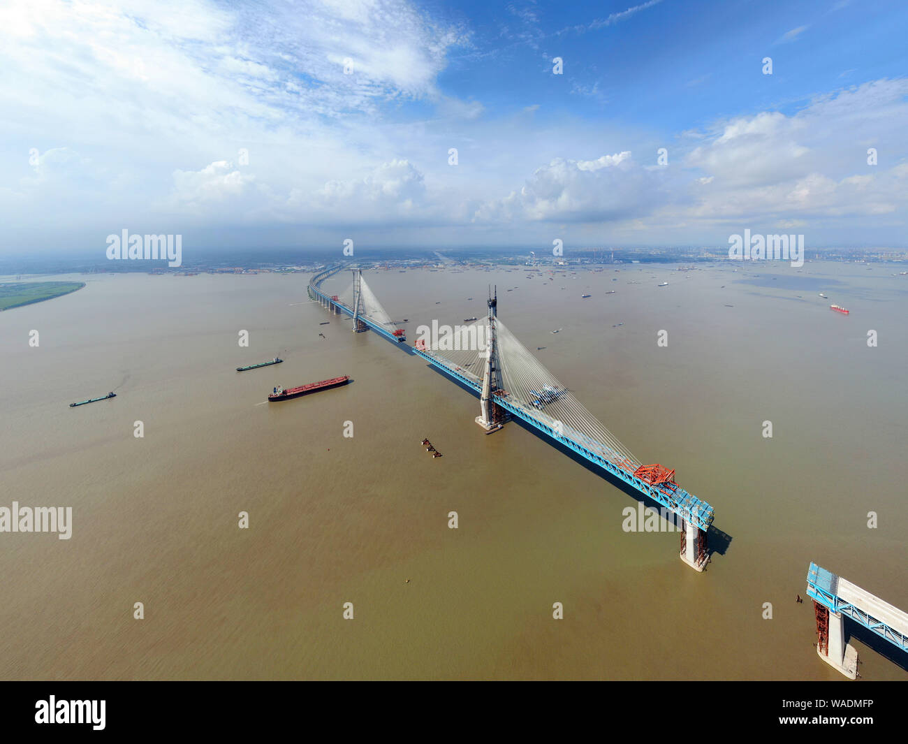 The world's longest cable-stayed bridge, the Hutong (Shanghai-Nantong ...