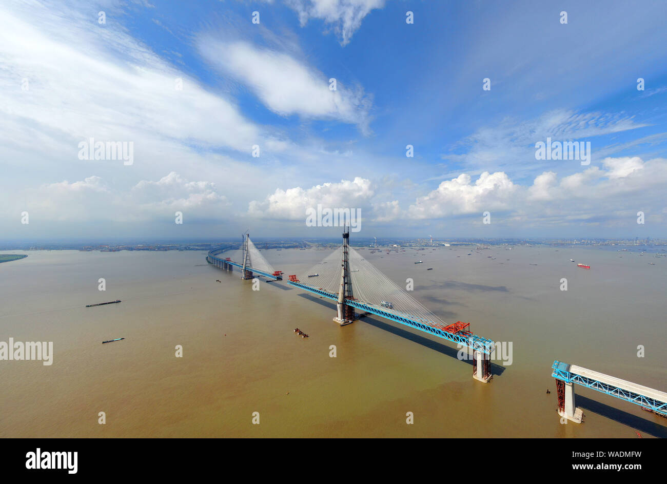 The world's longest cable-stayed bridge, the Hutong (Shanghai-Nantong ...