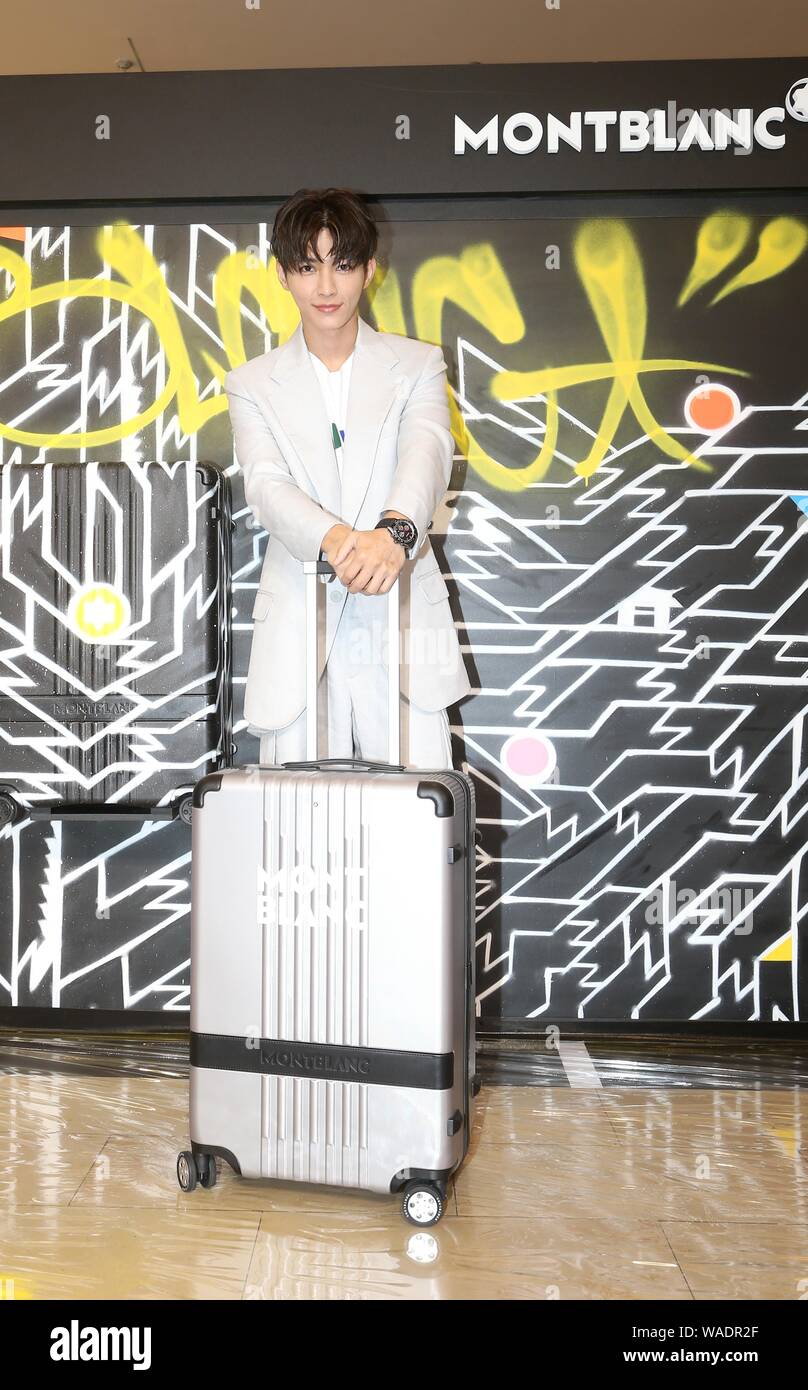 **TAIWAN OUT**Taiwanese actor and singer Aaron Yan attends a ...