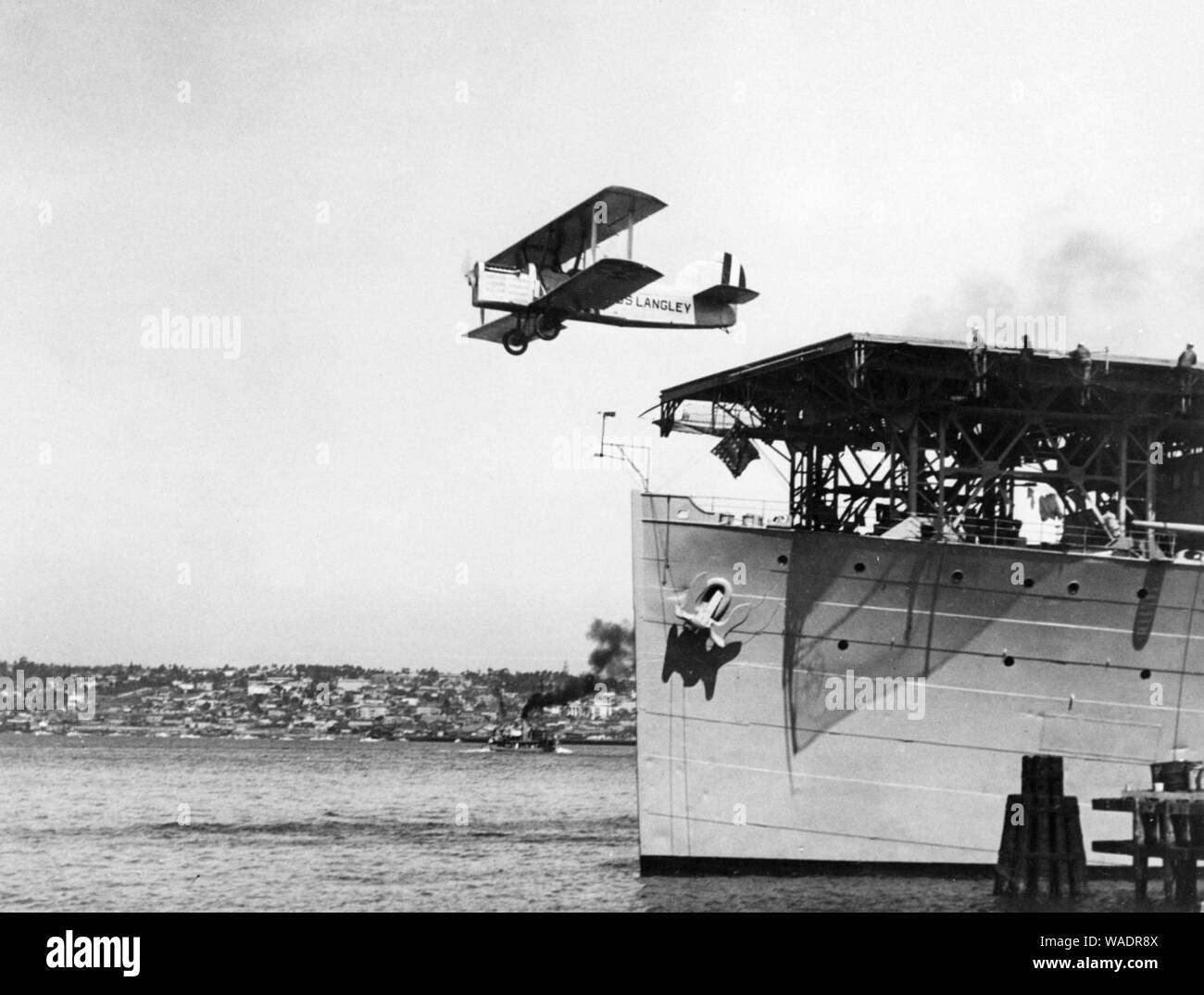 Douglas DT-2 taking off from USS Langley (CV-1) on 2 April 1925 (NH ...