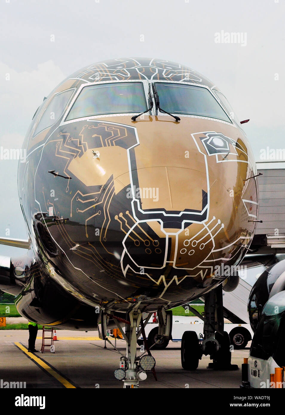 Embraer e195 e2 hi-res stock photography and images - Alamy