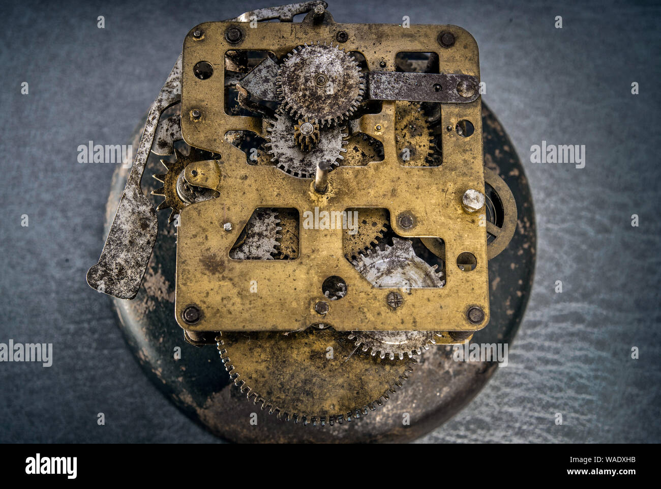 Brass clock mechanism hi-res stock photography and images - Alamy