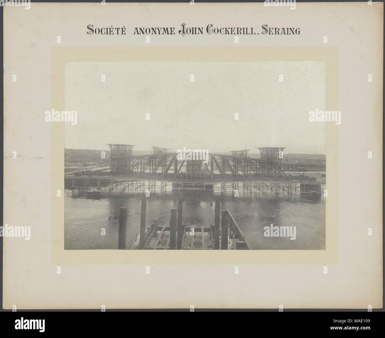 Draaibrug over het Noordzeekanaal te Velsen. Doorvaartwijdte 55 M ...
